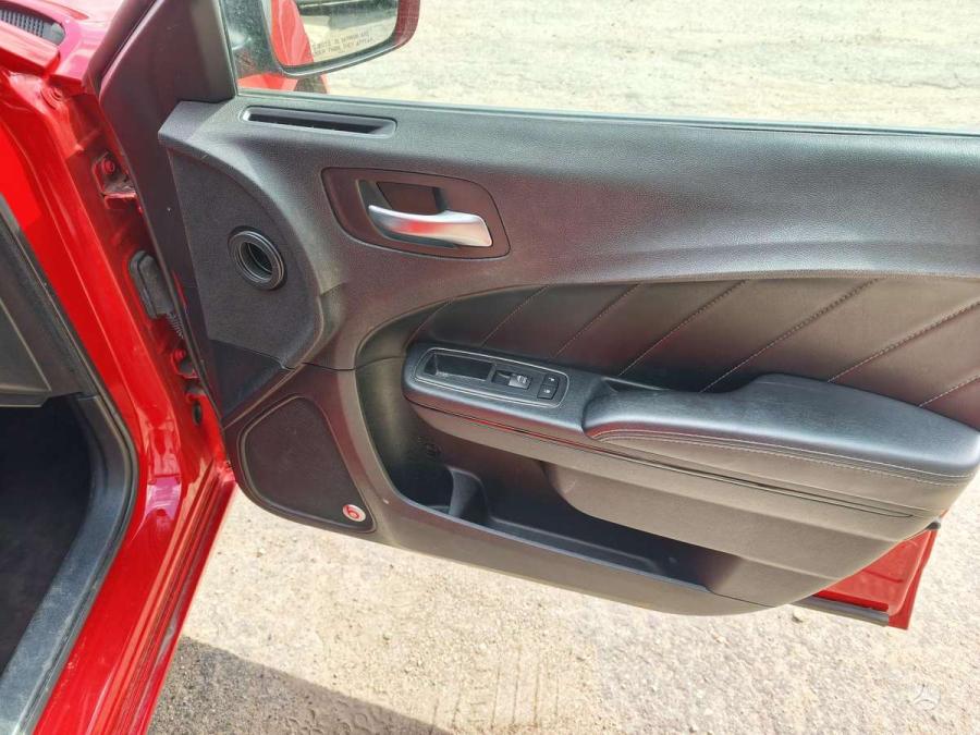 Sarkans Dodge Charger 2017 Šauļi, ar dzinēja tilpumu 3.60 L un nobraukumu 181 tūkst. km par 9559 €, foto 12 vietnē AUTOMOTO.COM.LV