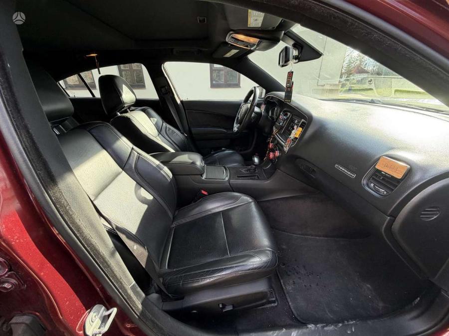 Red Dodge Charger 2018 in Kaunas, with an engine capacity of 3.61 L and mileage of 186 thousand km for 17890 €, photo 18 on AUTOMOTO.COM.LV
