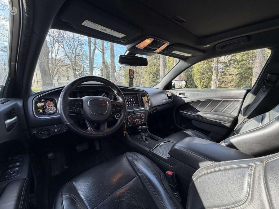 Red Dodge Charger 2018 in Kaunas, with an engine capacity of 3.61 L and mileage of 186 thousand km for 17890 €, photo 19 on AUTOMOTO.COM.LV