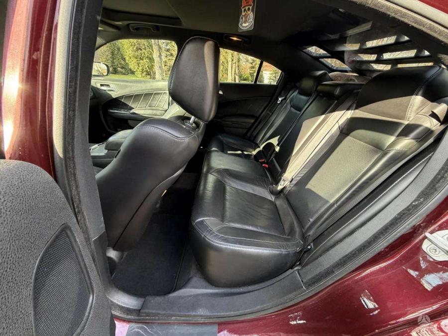 Red Dodge Charger 2018 in Kaunas, with an engine capacity of 3.61 L and mileage of 186 thousand km for 17890 €, photo 20 on AUTOMOTO.COM.LV