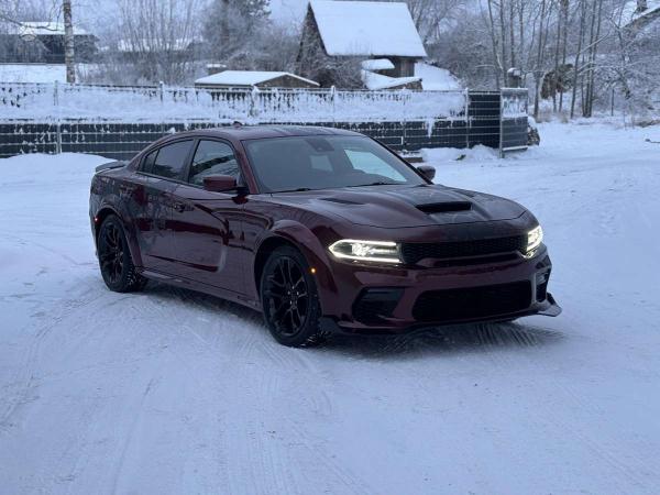 Sarkans Dodge Charger 2022 Šauļi, ar dzinēja tilpumu 6.42 L un nobraukumu 44 tūkst. km par 34800 €, foto 2 vietnē AUTOMOTO.COM.LV