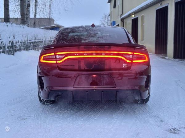 Sarkans Dodge Charger 2022 Šauļi, ar dzinēja tilpumu 6.42 L un nobraukumu 44 tūkst. km par 34800 €, foto 7 vietnē AUTOMOTO.COM.LV