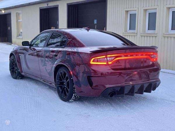 Sarkans Dodge Charger 2022 Šauļi, ar dzinēja tilpumu 6.42 L un nobraukumu 44 tūkst. km par 34800 €, foto 8 vietnē AUTOMOTO.COM.LV