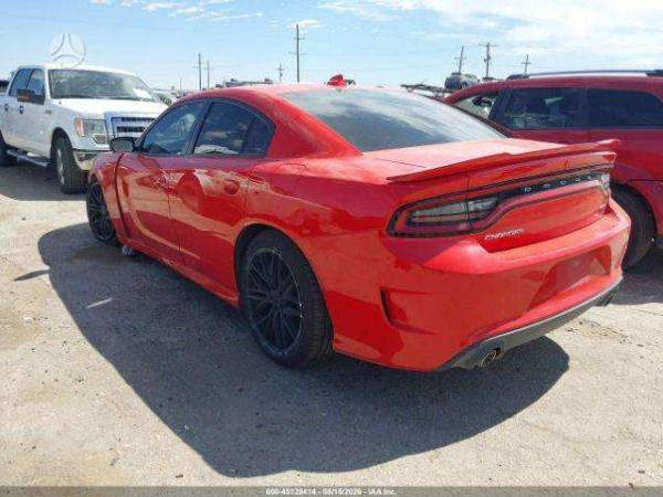 Sarkans Dodge Charger 2023 Klaipėda, ar dzinēja tilpumu 3.60 L un nobraukumu 110 tūkst. km par 10000 €, foto 4 vietnē AUTOMOTO.COM.LV