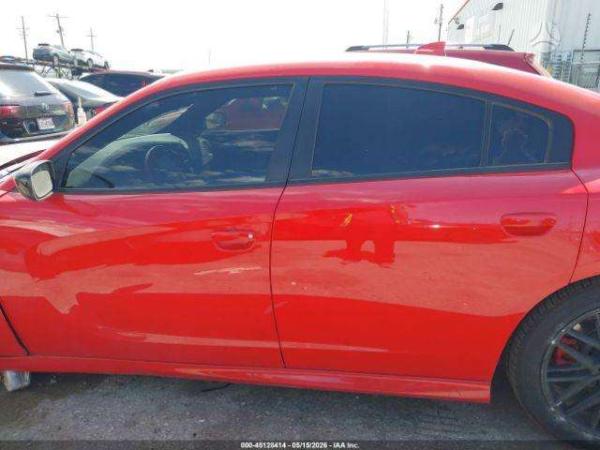 Sarkans Dodge Charger 2023 Klaipėda, ar dzinēja tilpumu 3.60 L un nobraukumu 110 tūkst. km par 10000 €, foto 5 vietnē AUTOMOTO.COM.LV