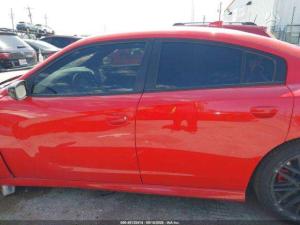 Sarkans Dodge Charger 2023 Klaipėda, ar dzinēja tilpumu 3.60 L un nobraukumu 110 tūkst. km par 10000 €, foto 6 vietnē AUTOMOTO.COM.LV