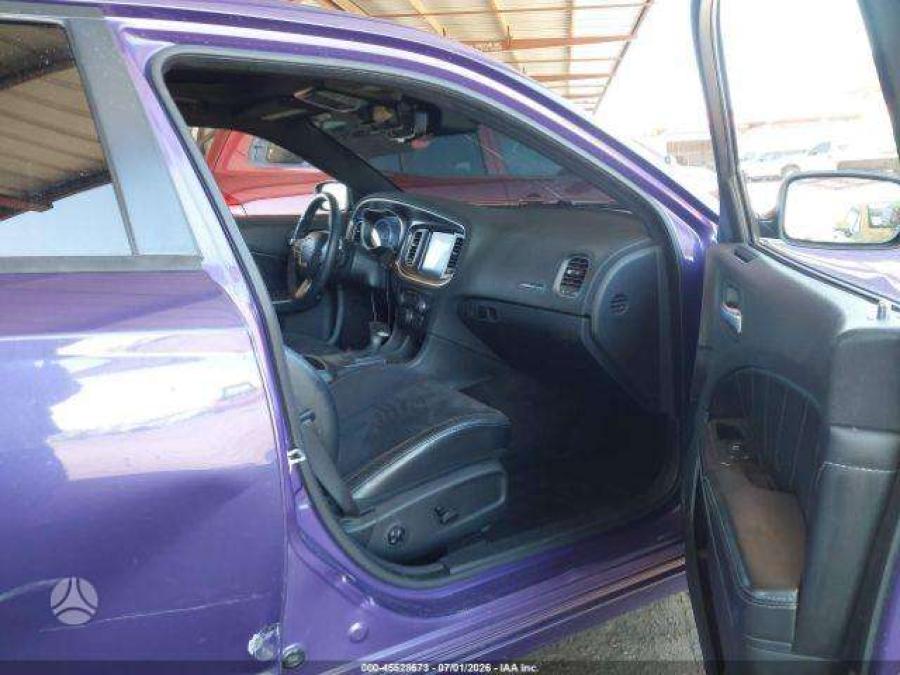 Violet Dodge Charger 2016 in Klaipeda, with an engine capacity of 5.70 L and mileage of 239 thousand km for 6500 €, photo 6 on AUTOMOTO.COM.LV