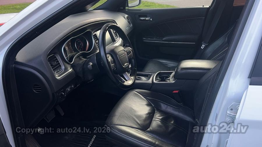 Белый Додж Чарджер 2015 в Таллин, объемом двигателя 3.60 л и пробегом 226 тыс. км за 19000 €, фото 8 на AUTOMOTO.COM.LV