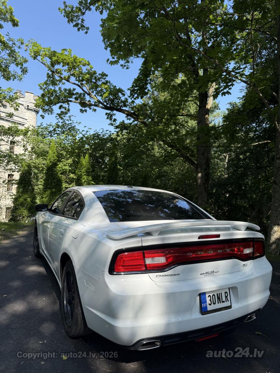 White Dodge Charger 2015 in Tallinn, with an engine capacity of 5.70 L and mileage of 0 thousand km for 15900 €, photo 1 on AUTOMOTO.COM.LV