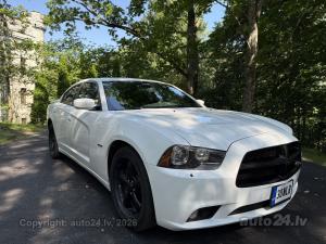 White Dodge Charger 2015 in Tallinn, with an engine capacity of 5.70 L and mileage of 0 thousand km for 15900 €, photo 9 on AUTOMOTO.COM.LV
