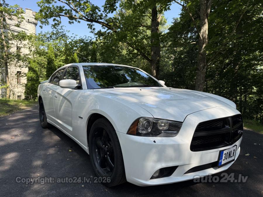 White Dodge Charger 2015 in Tallinn, with an engine capacity of 5.70 L and mileage of 0 thousand km for 15900 €, photo 9 on AUTOMOTO.COM.LV
