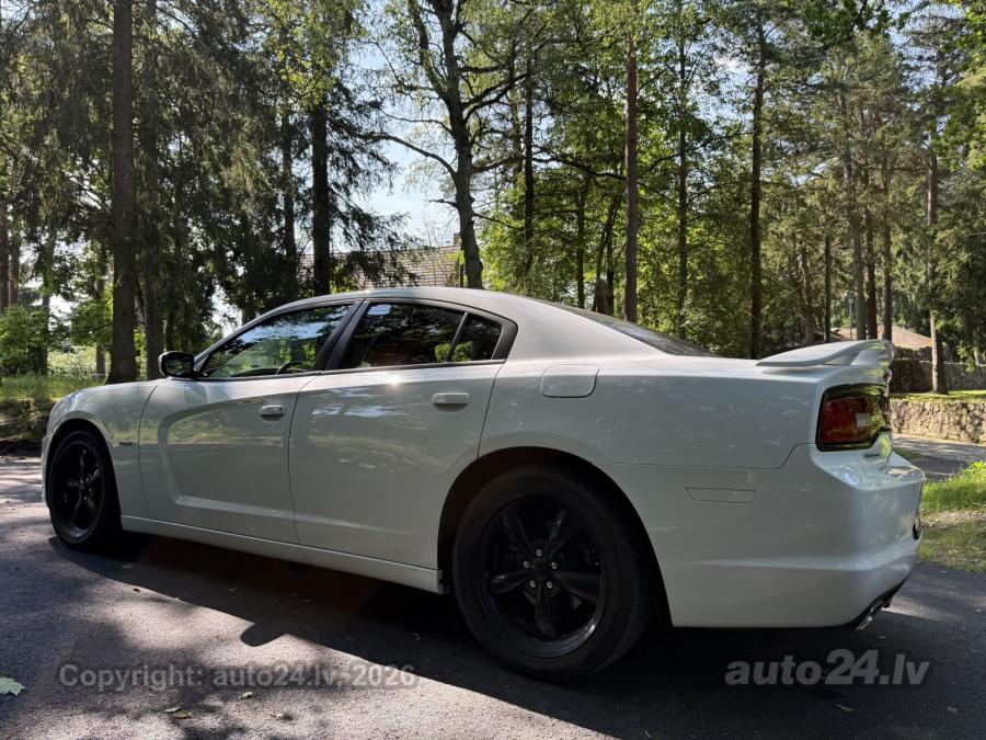 White Dodge Charger 2015 in Tallinn, with an engine capacity of 5.70 L and mileage of 0 thousand km for 15900 €, photo 12 on AUTOMOTO.COM.LV