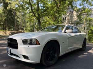 White Dodge Charger 2015 in Tallinn, with an engine capacity of 5.65 L and mileage of 196 thousand km for 11999 €, photo 3 on AUTOMOTO.COM.LV