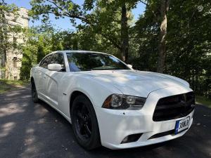 White Dodge Charger 2015 in Tallinn, with an engine capacity of 5.65 L and mileage of 196 thousand km for 11999 €, photo 5 on AUTOMOTO.COM.LV