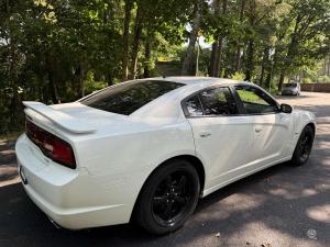 White Dodge Charger 2015 in Tallinn, with an engine capacity of 5.65 L and mileage of 196 thousand km for 11999 €, photo 7 on AUTOMOTO.COM.LV