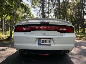White Dodge Charger 2015 in Tallinn, with an engine capacity of 5.65 L and mileage of 196 thousand km for 11999 €, photo 14 on AUTOMOTO.COM.LV