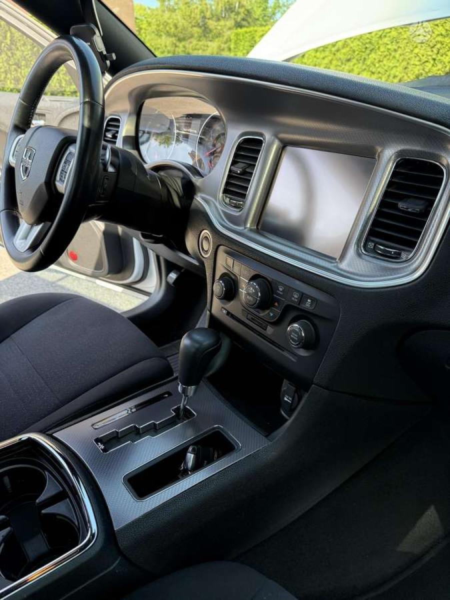 White Dodge Charger 2015 in Tallinn, with an engine capacity of 5.65 L and mileage of 196 thousand km for 11999 €, photo 24 on AUTOMOTO.COM.LV