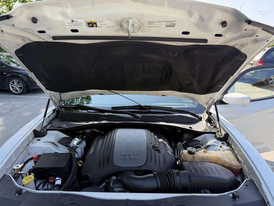 White Dodge Charger 2015 in Tallinn, with an engine capacity of 5.65 L and mileage of 196 thousand km for 11999 €, photo 25 on AUTOMOTO.COM.LV