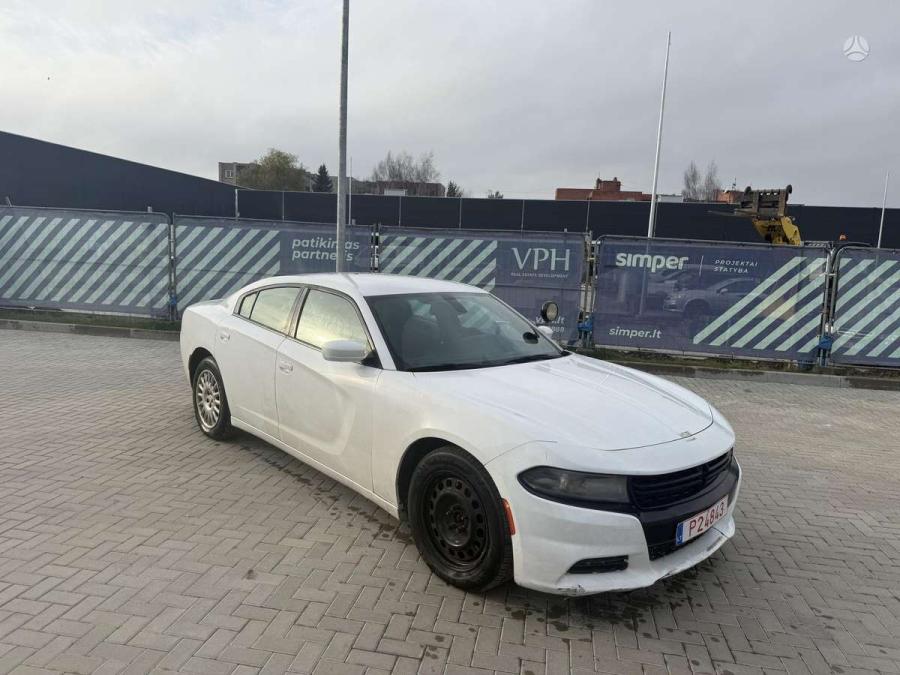 White Dodge Charger 2016 in Kaunas, with an engine capacity of 5.65 L and mileage of 246 thousand km for 6999 €, photo 1 on AUTOMOTO.COM.LV