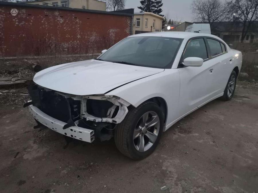 Balts Dodge Charger 2016 Viļņa, ar dzinēja tilpumu 3.60 L un nobraukumu 227 tūkst. km par 12000 €, foto 1 vietnē AUTOMOTO.COM.LV