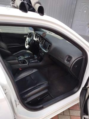 White Dodge Charger 2018 in Telschi, with an engine capacity of 3.60 L and mileage of 155 thousand km for 16000 €, photo 6 on AUTOMOTO.COM.LV