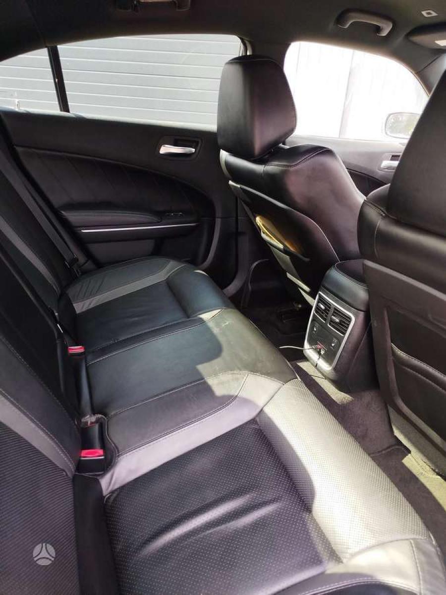 White Dodge Charger 2018 in Telschi, with an engine capacity of 3.60 L and mileage of 155 thousand km for 16000 €, photo 7 on AUTOMOTO.COM.LV