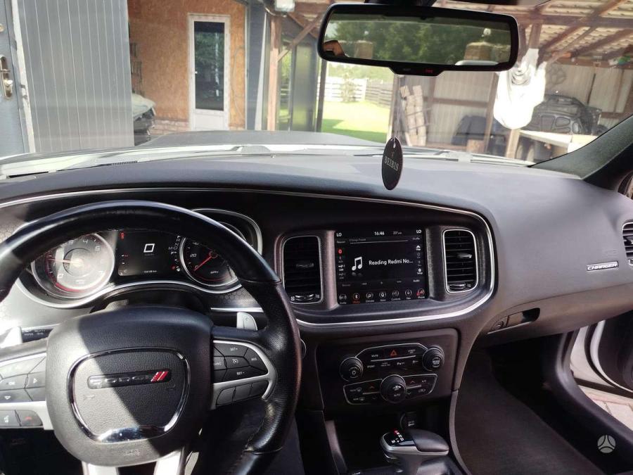White Dodge Charger 2018 in Telschi, with an engine capacity of 3.60 L and mileage of 155 thousand km for 16000 €, photo 9 on AUTOMOTO.COM.LV