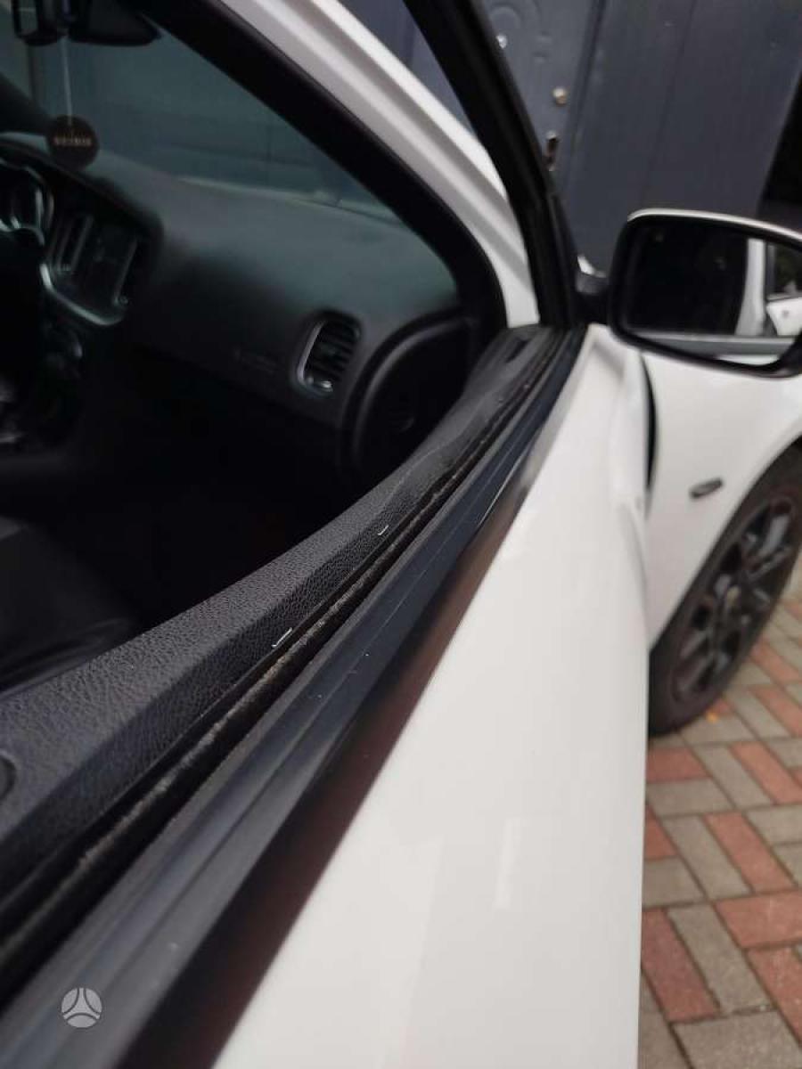 White Dodge Charger 2018 in Telschi, with an engine capacity of 3.60 L and mileage of 155 thousand km for 16000 €, photo 13 on AUTOMOTO.COM.LV