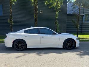 White Dodge Charger 2019 in Kaunas, with an engine capacity of 3.60 L and mileage of 195 thousand km for 16500 €, photo 4 on AUTOMOTO.COM.LV