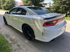White Dodge Charger 2019 in Kaunas, with an engine capacity of 3.60 L and mileage of 195 thousand km for 16500 €, photo 8 on AUTOMOTO.COM.LV