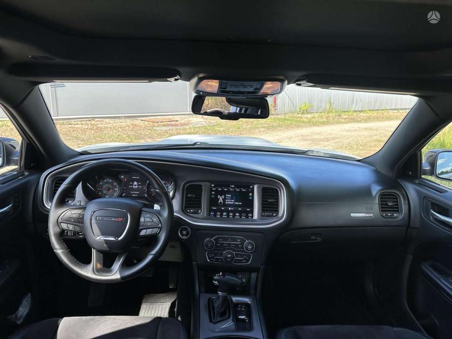 White Dodge Charger 2019 in Kaunas, with an engine capacity of 3.60 L and mileage of 195 thousand km for 16500 €, photo 9 on AUTOMOTO.COM.LV