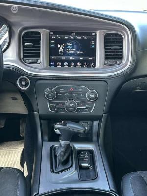 White Dodge Charger 2019 in Kaunas, with an engine capacity of 3.60 L and mileage of 195 thousand km for 16500 €, photo 14 on AUTOMOTO.COM.LV