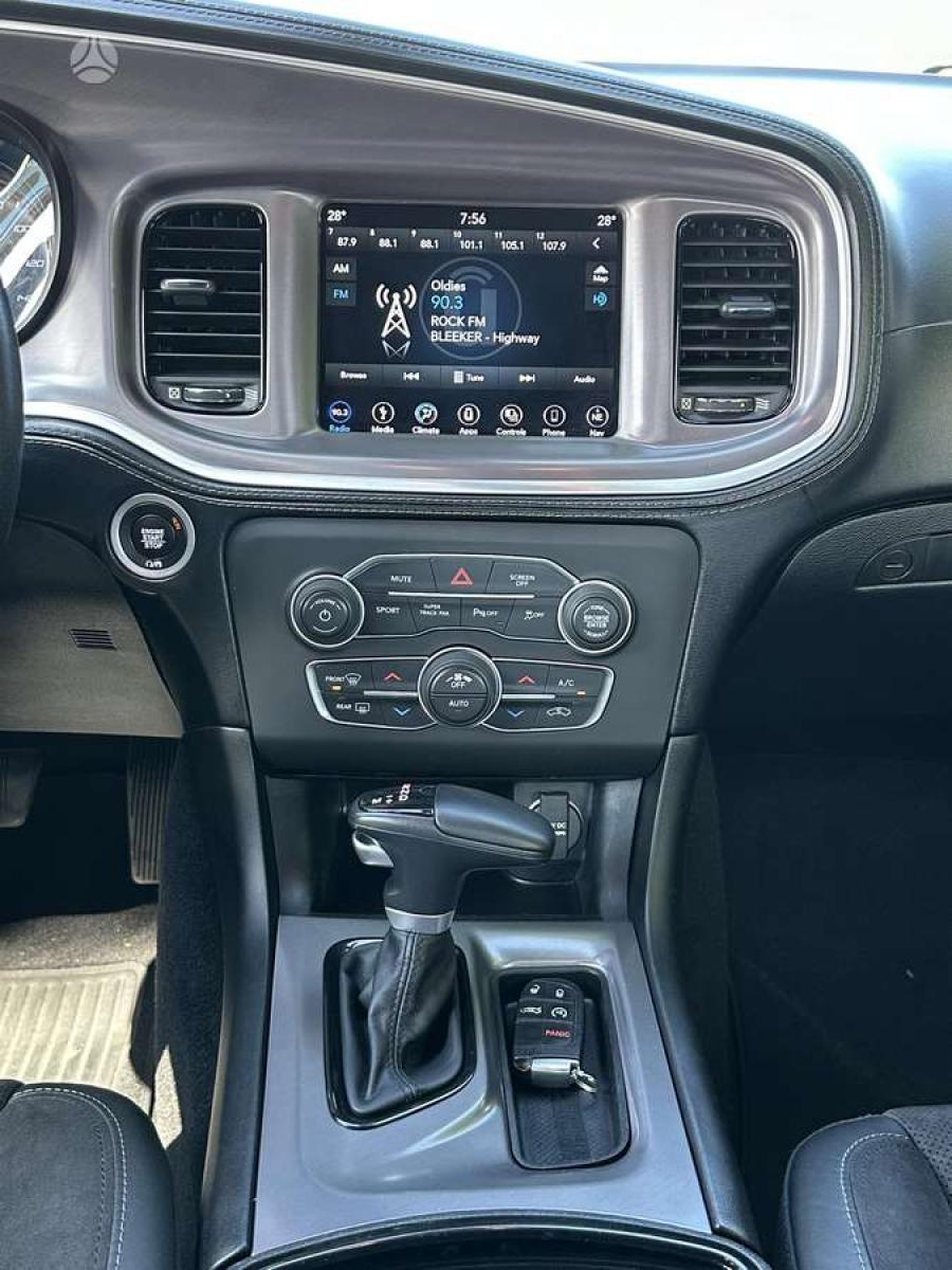 White Dodge Charger 2019 in Kaunas, with an engine capacity of 3.60 L and mileage of 195 thousand km for 16500 €, photo 14 on AUTOMOTO.COM.LV