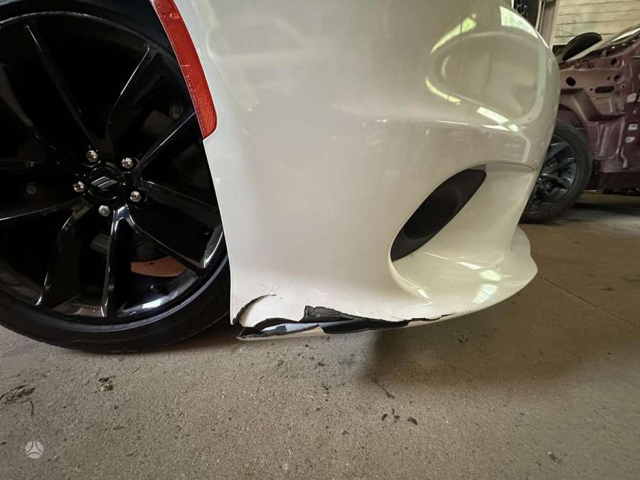 White Dodge Charger 2019 in Kaunas, with an engine capacity of 3.60 L and mileage of 195 thousand km for 16500 €, photo 19 on AUTOMOTO.COM.LV