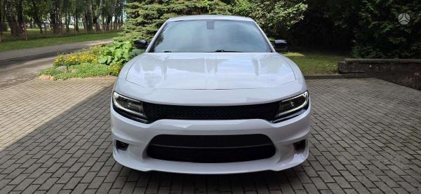 Balts Dodge Charger 2019 Klaipėda, ar dzinēja tilpumu 3.60 L un nobraukumu 77 tūkst. km par 16600 €, foto 3 vietnē AUTOMOTO.COM.LV