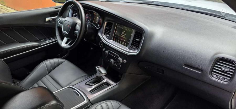 Balts Dodge Charger 2019 Klaipėda, ar dzinēja tilpumu 3.60 L un nobraukumu 77 tūkst. km par 16600 €, foto 9 vietnē AUTOMOTO.COM.LV