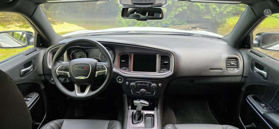 Balts Dodge Charger 2019 Klaipėda, ar dzinēja tilpumu 3.60 L un nobraukumu 77 tūkst. km par 16600 €, foto 12 vietnē AUTOMOTO.COM.LV