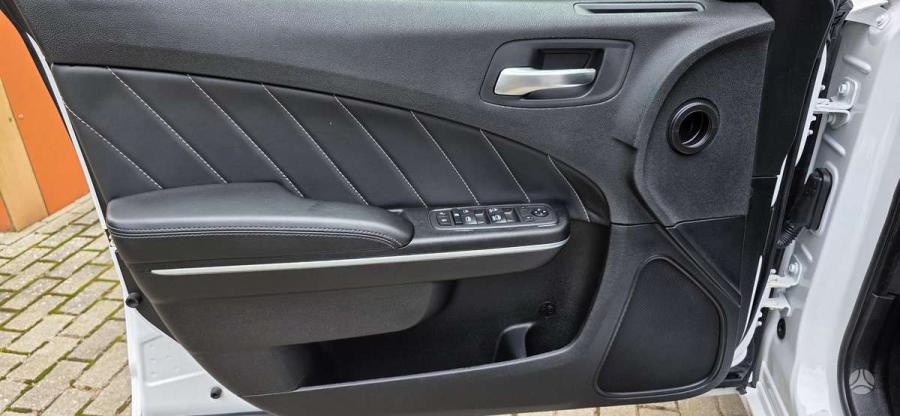 Balts Dodge Charger 2019 Klaipėda, ar dzinēja tilpumu 3.60 L un nobraukumu 77 tūkst. km par 16600 €, foto 16 vietnē AUTOMOTO.COM.LV