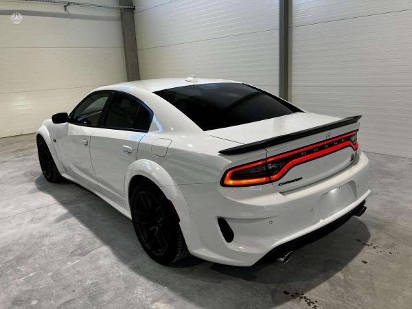 Balts Dodge Charger 2021 Klaipėda, ar dzinēja tilpumu 6.42 L un nobraukumu 61 tūkst. km par 41140 €, foto 8 vietnē AUTOMOTO.COM.LV