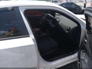 Dzeltens Dodge Charger 2018 Klaipėda, ar dzinēja tilpumu 3.60 L un nobraukumu 134 tūkst. km par 5000 €, foto 6 vietnē AUTOMOTO.COM.LV