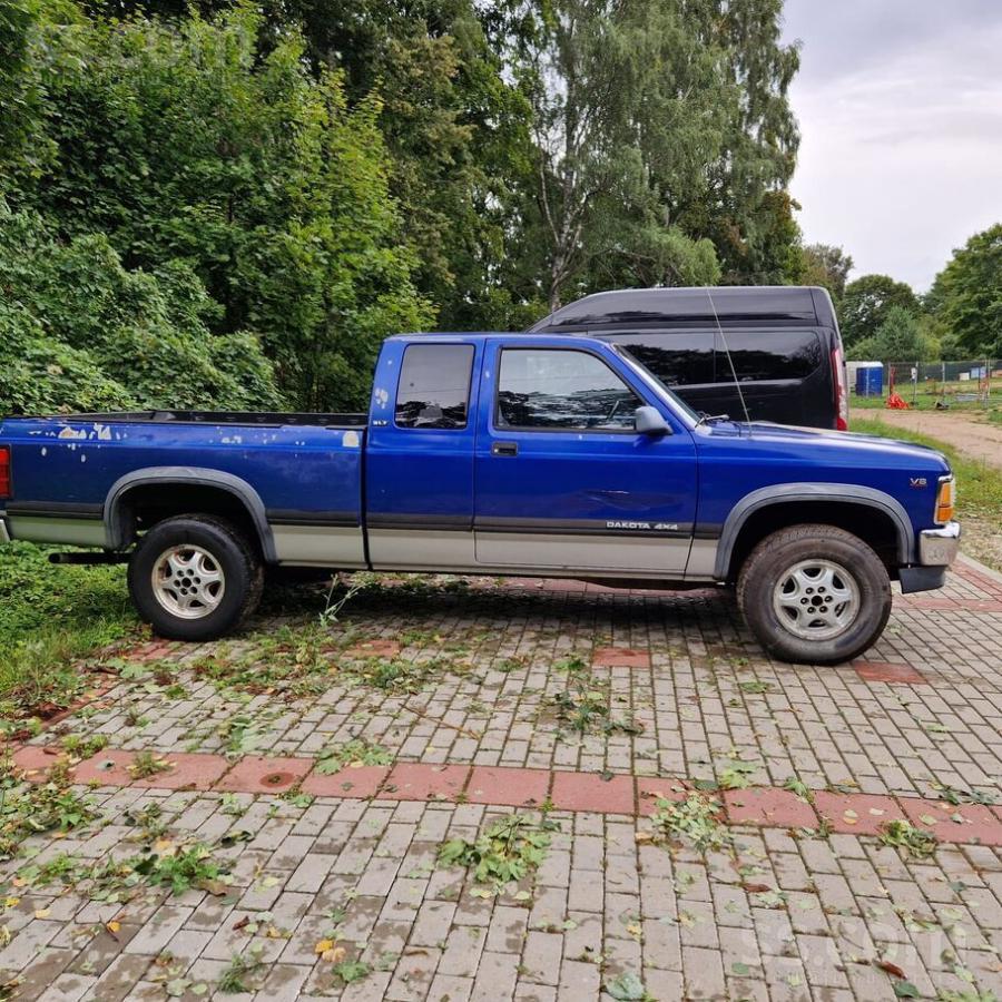 Zils Dodge Dakota 1994 Daugavpils, ar dzinēja tilpumu 5.20 L un nobraukumu 32 tūkst. km par 3900 €, foto 1 vietnē AUTOMOTO.COM.LV