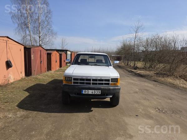 White Dodge Dakota 1994 in Rezekne, with an engine capacity of 3.90 L and mileage of 149 thousand km for 7700 €, photo 1 on AUTOMOTO.COM.LV