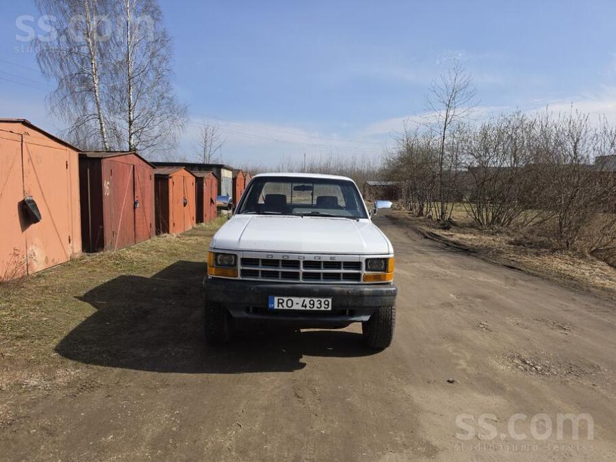 White Dodge Dakota 1994 in Rezekne, with an engine capacity of 3.90 L and mileage of 149 thousand km for 7700 €, photo 1 on AUTOMOTO.COM.LV