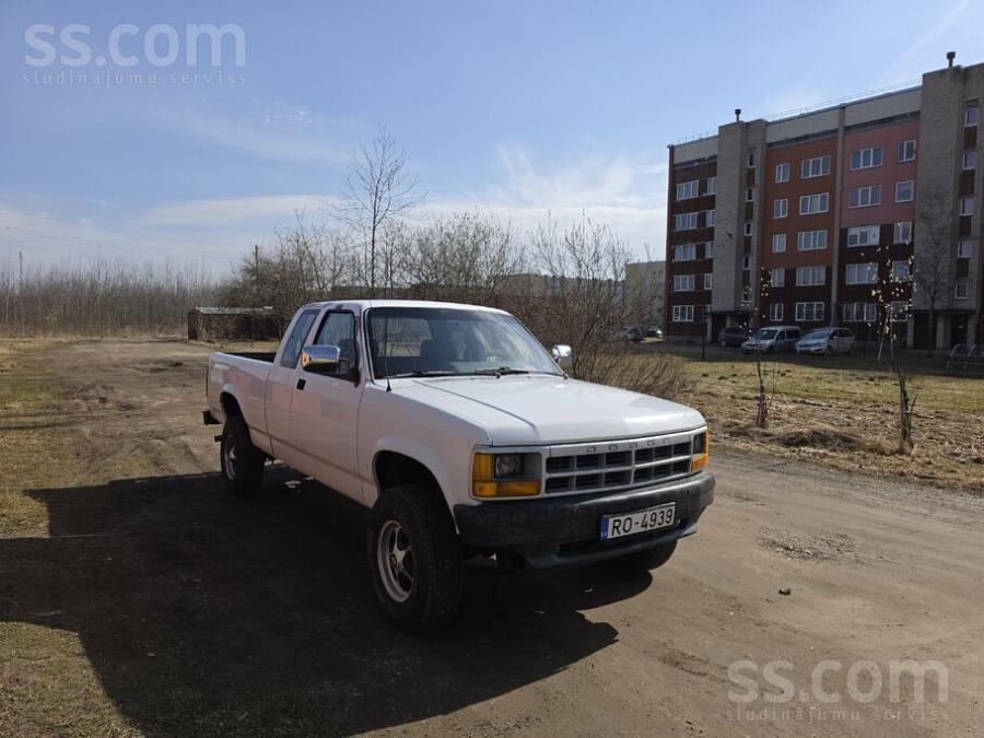 White Dodge Dakota 1994 in Rezekne, with an engine capacity of 3.90 L and mileage of 149 thousand km for 7700 €, photo 2 on AUTOMOTO.COM.LV