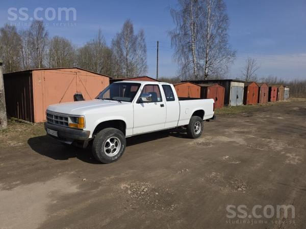 White Dodge Dakota 1994 in Rezekne, with an engine capacity of 3.90 L and mileage of 149 thousand km for 7700 €, photo 3 on AUTOMOTO.COM.LV