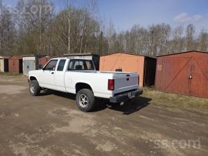 White Dodge Dakota 1994 in Rezekne, with an engine capacity of 3.90 L and mileage of 149 thousand km for 7700 €, photo 4 on AUTOMOTO.COM.LV