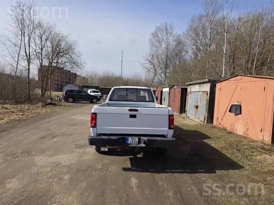 White Dodge Dakota 1994 in Rezekne, with an engine capacity of 3.90 L and mileage of 149 thousand km for 7700 €, photo 5 on AUTOMOTO.COM.LV