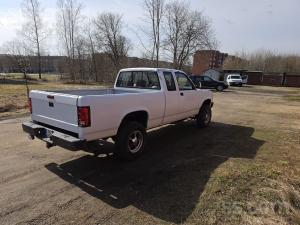 White Dodge Dakota 1994 in Rezekne, with an engine capacity of 3.90 L and mileage of 149 thousand km for 7700 €, photo 6 on AUTOMOTO.COM.LV