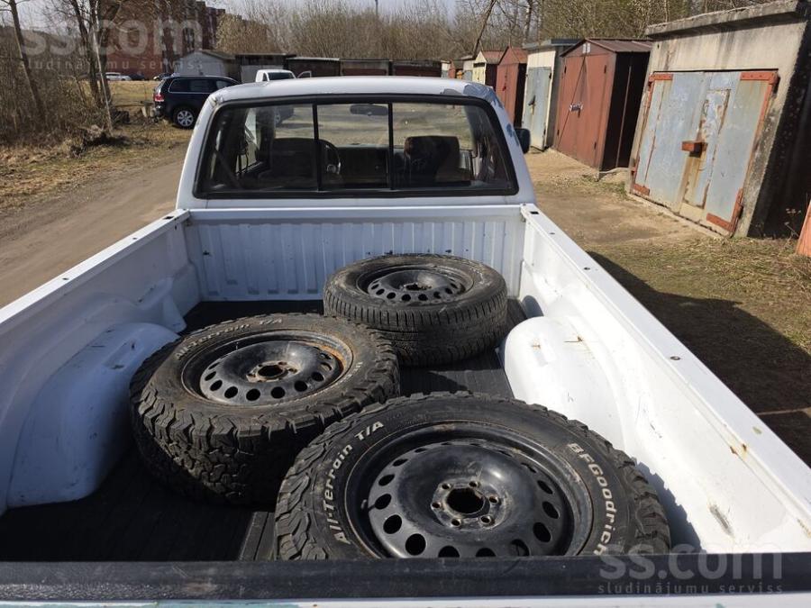 White Dodge Dakota 1994 in Rezekne, with an engine capacity of 3.90 L and mileage of 149 thousand km for 7700 €, photo 7 on AUTOMOTO.COM.LV