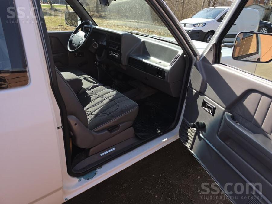 White Dodge Dakota 1994 in Rezekne, with an engine capacity of 3.90 L and mileage of 149 thousand km for 7700 €, photo 10 on AUTOMOTO.COM.LV